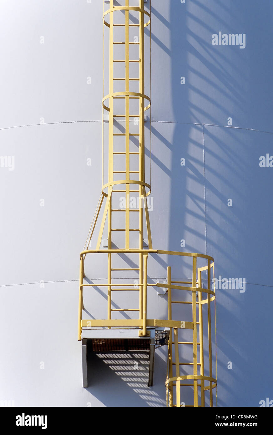 Ladder on a tank containing hydrochloric acid, Chempark Krefeld ...