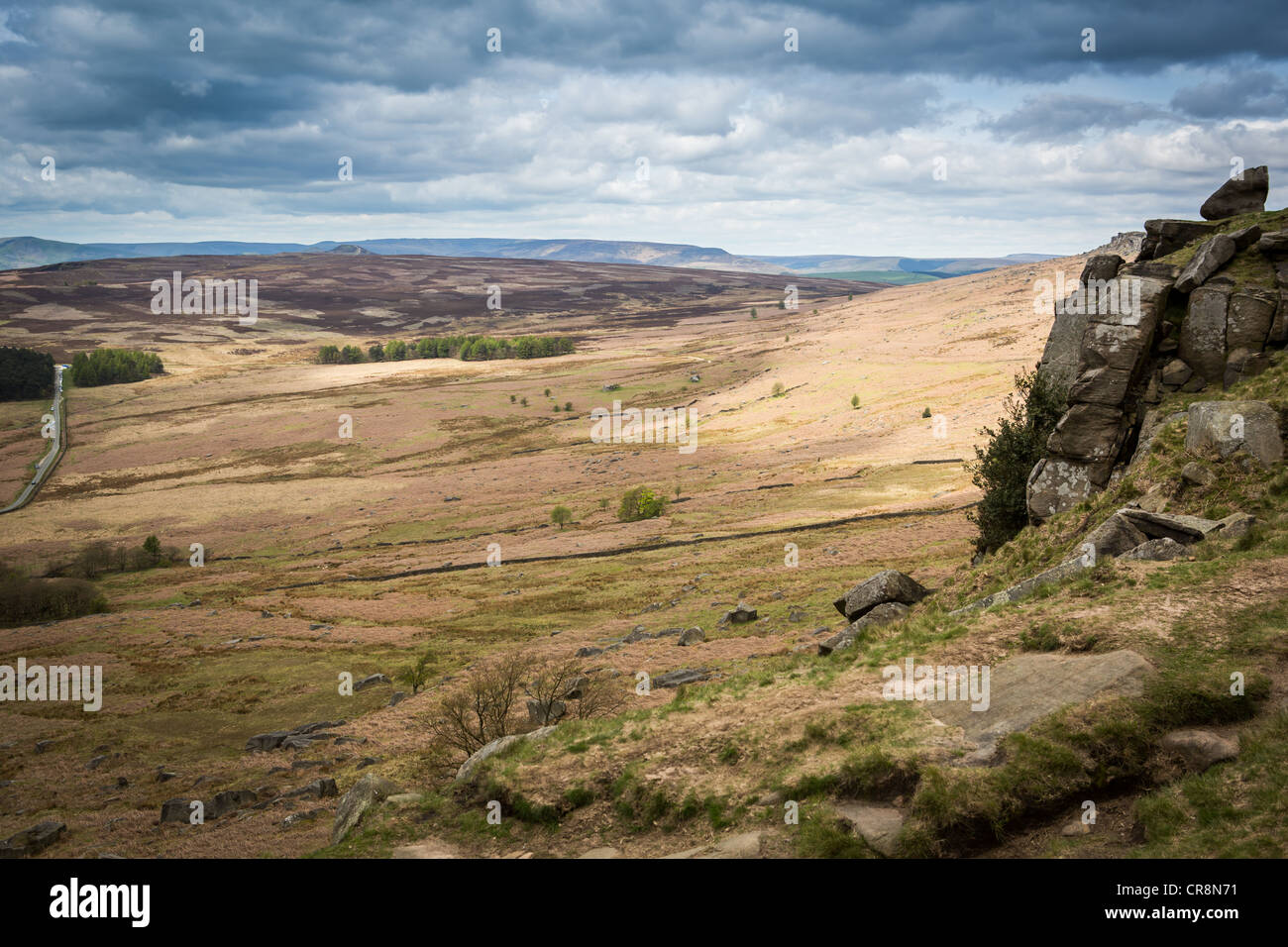 Stanage Edge in the Peak District. The longest gritstone edge in ...