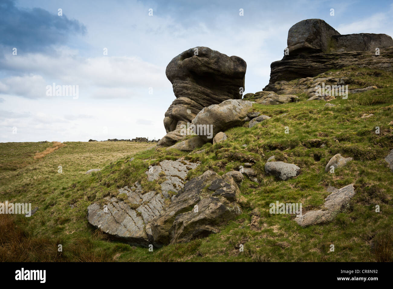 Stanage Edge in the Peak District. The longest gritstone edge in ...