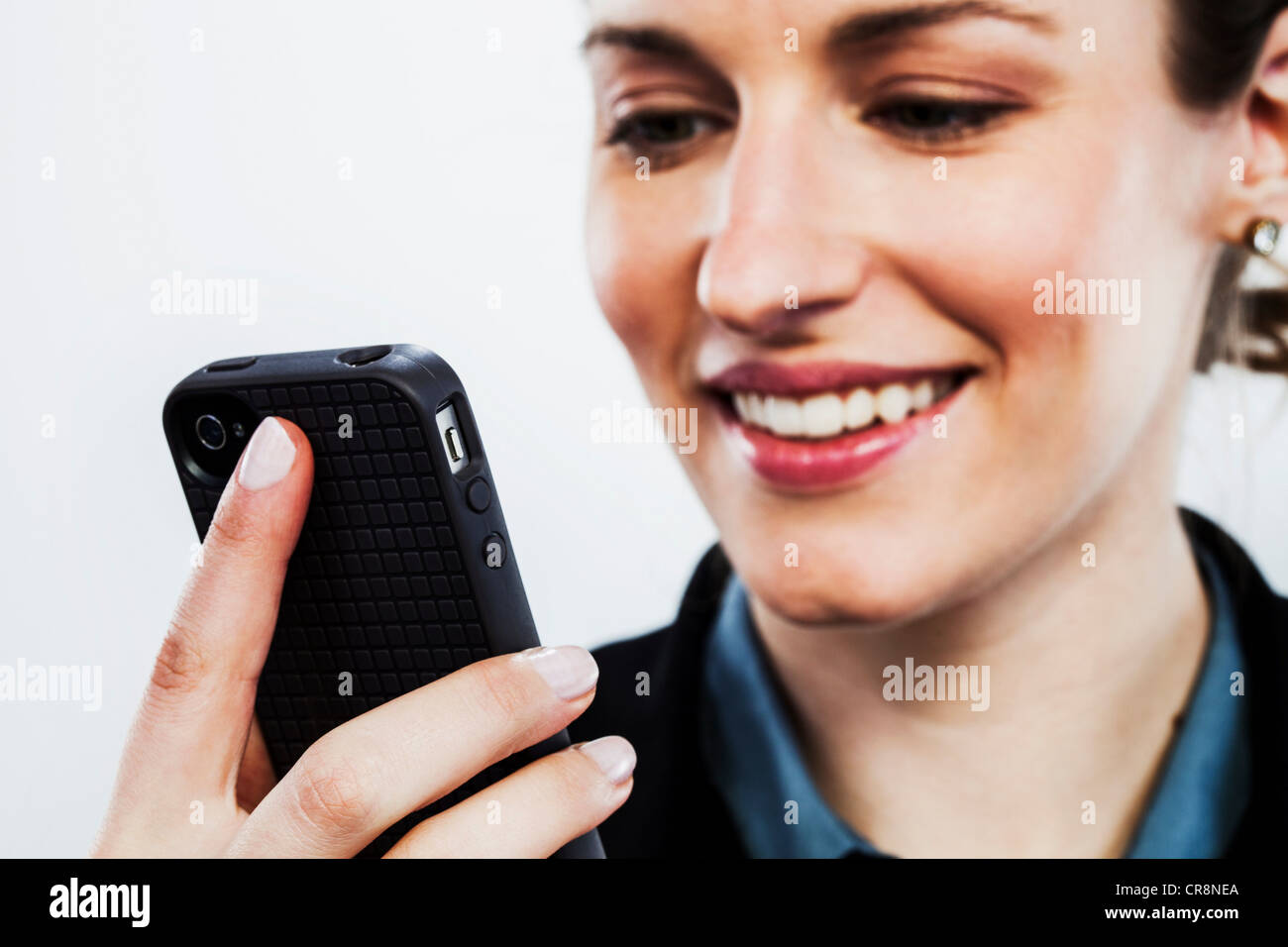 Young woman holding smartphone Stock Photo - Alamy