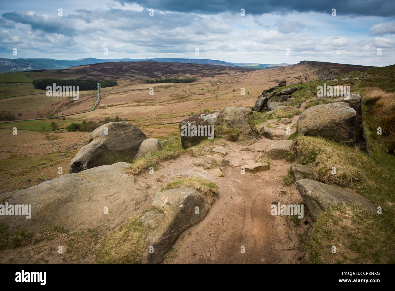 Stanage Edge in the Peak District. The longest gritstone edge in ...