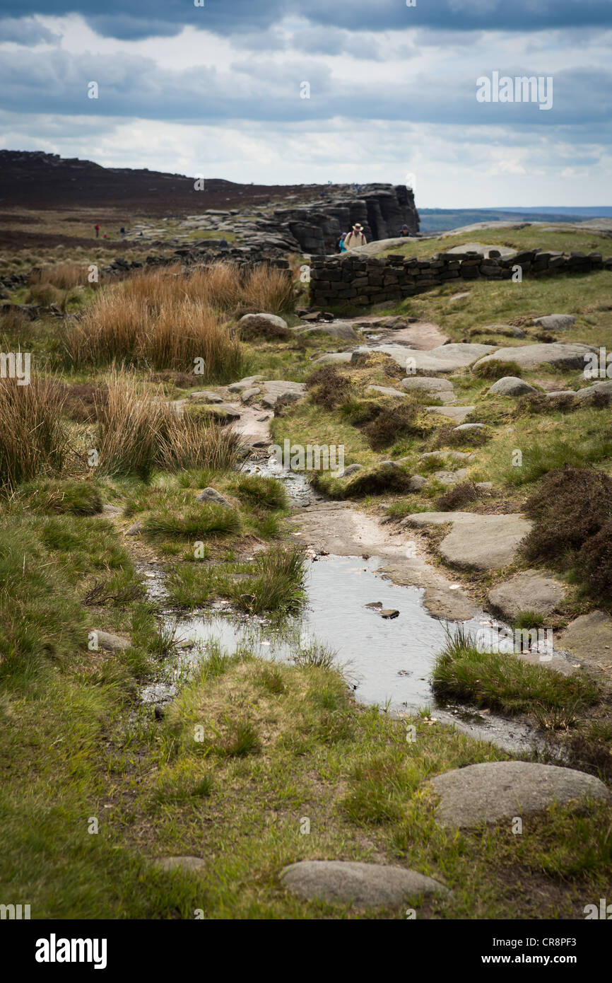 Stanage Edge in the Peak District. The longest gritstone edge in ...