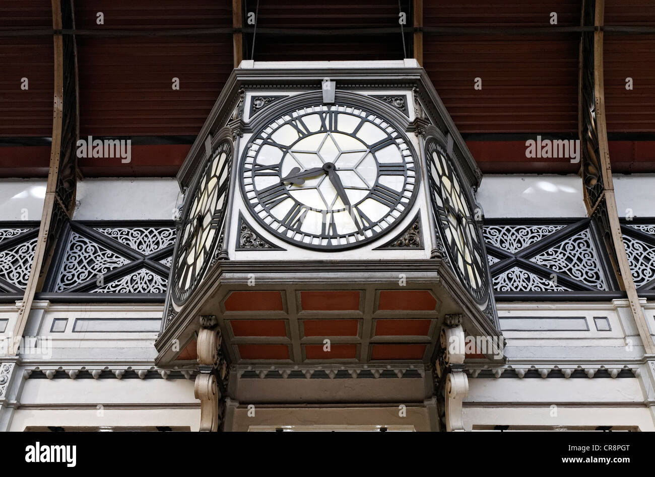 Paddington station clock hi-res stock photography and images - Alamy