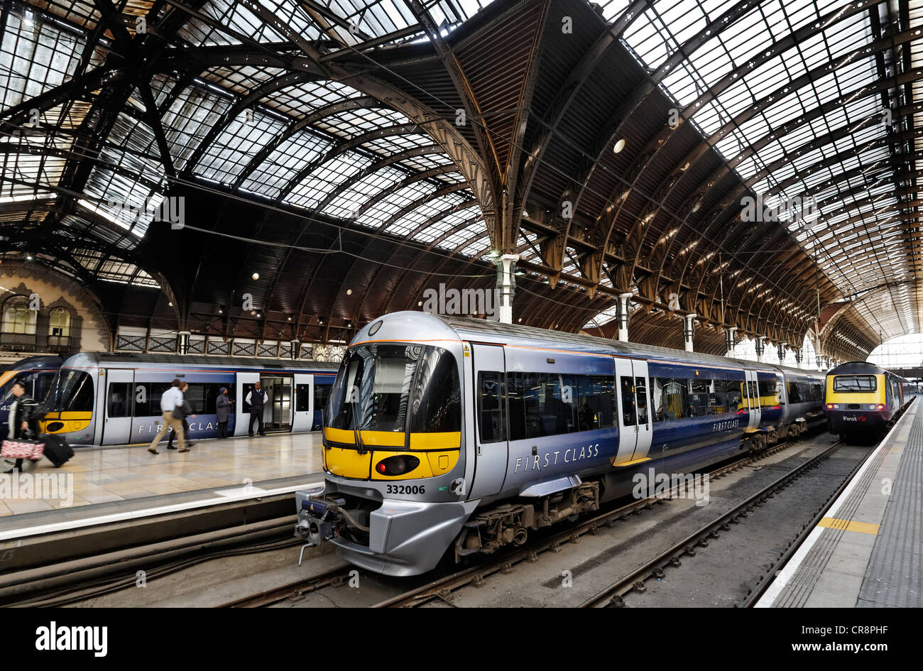 Historic main hall, platform with Heathrow Express rail, railway ...