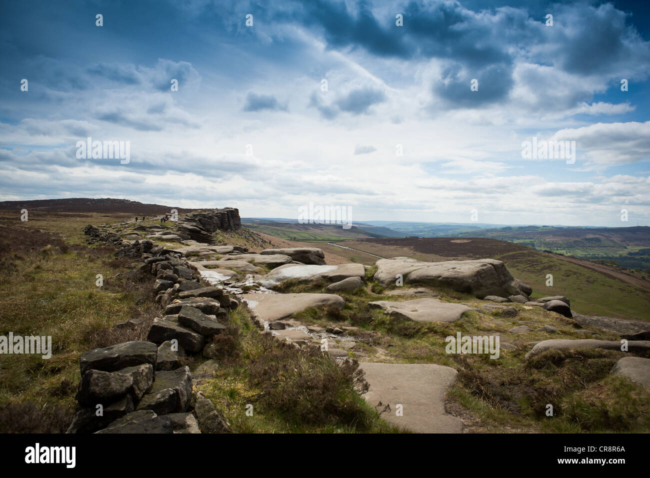 Stanage Edge in the Peak District. The longest gritstone edge in ...
