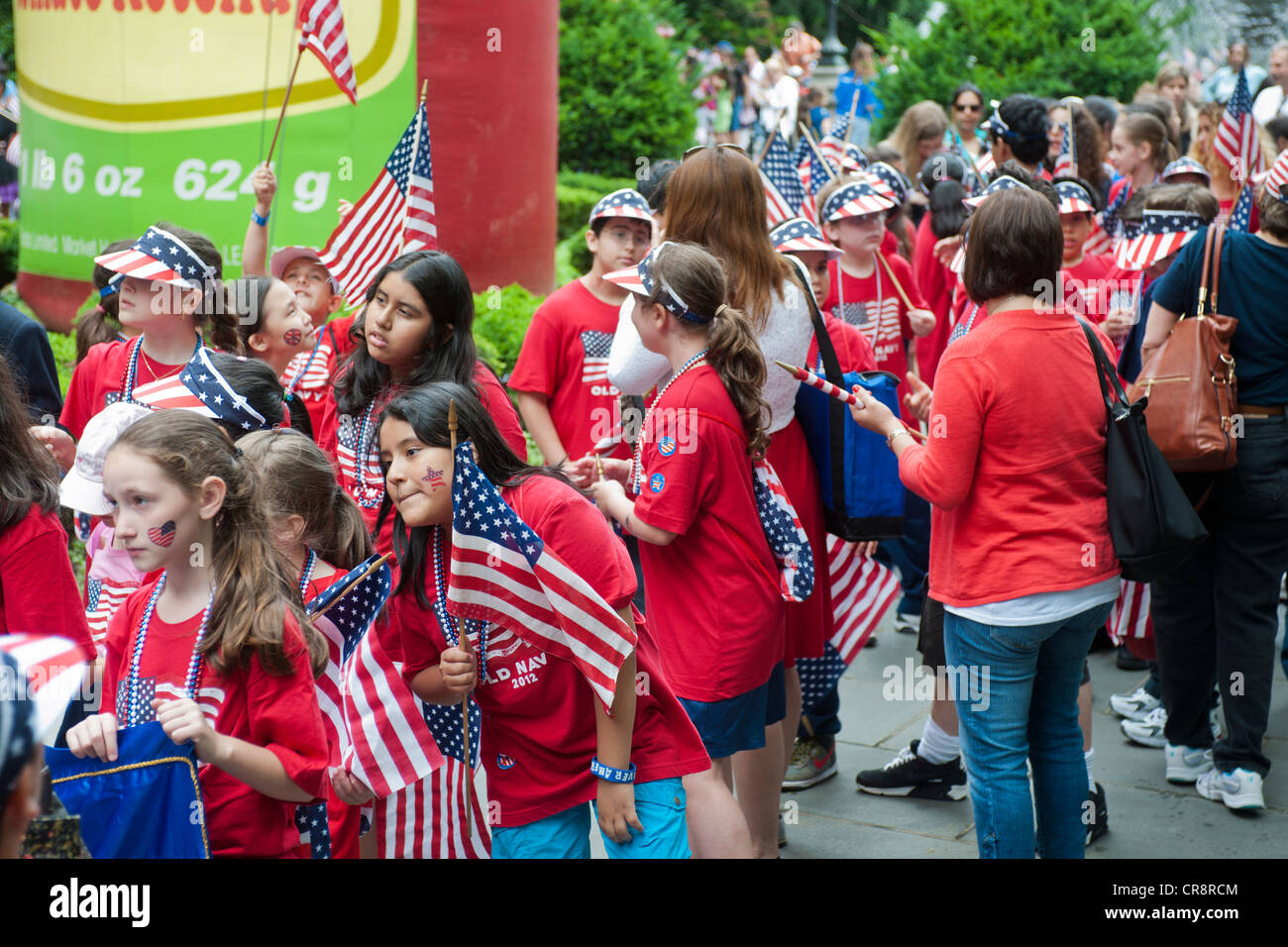 Kids multi ethnic usa flag hi-res stock photography and images - Alamy