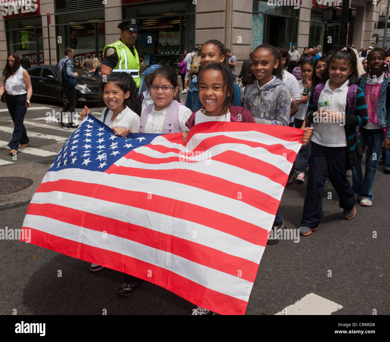 Children in parade flags hi-res stock photography and images - Alamy