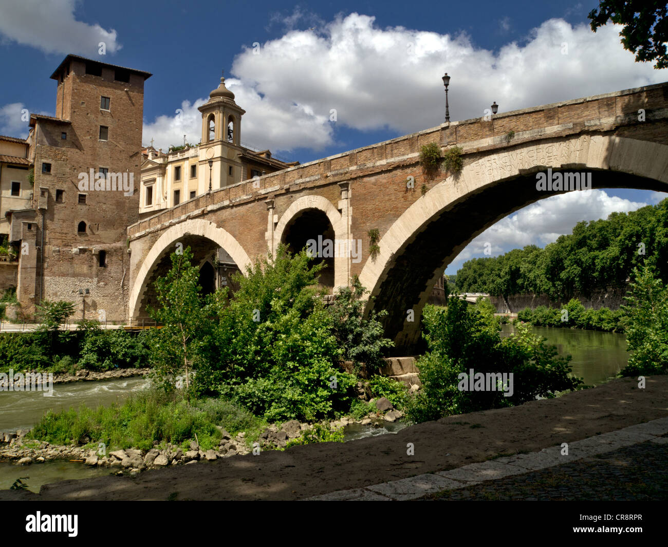 The Pons Fabricius (Ponte Fabricio): the oldest original bridge in Rome ...