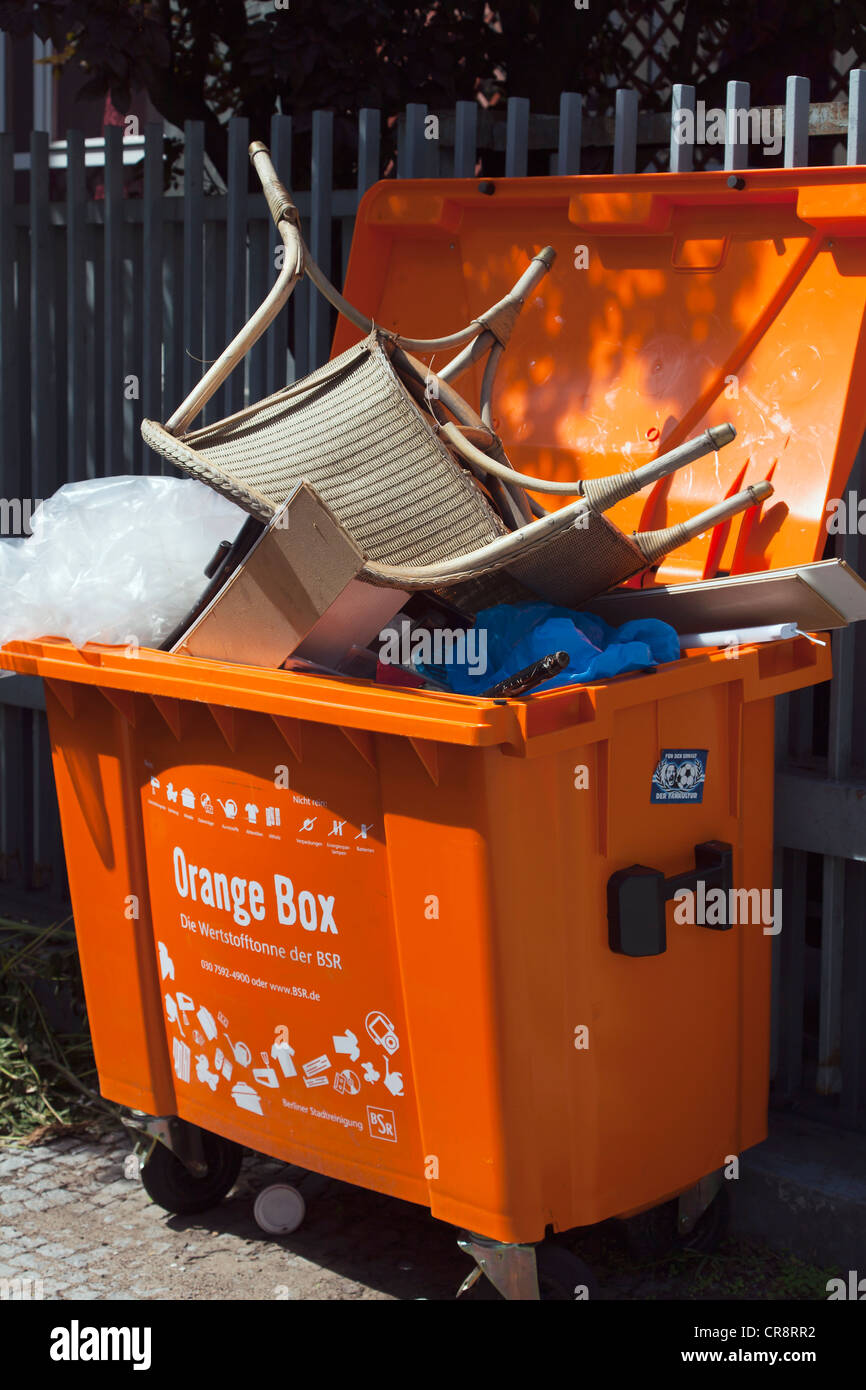 Refuse container hi-res stock photography and images - Alamy