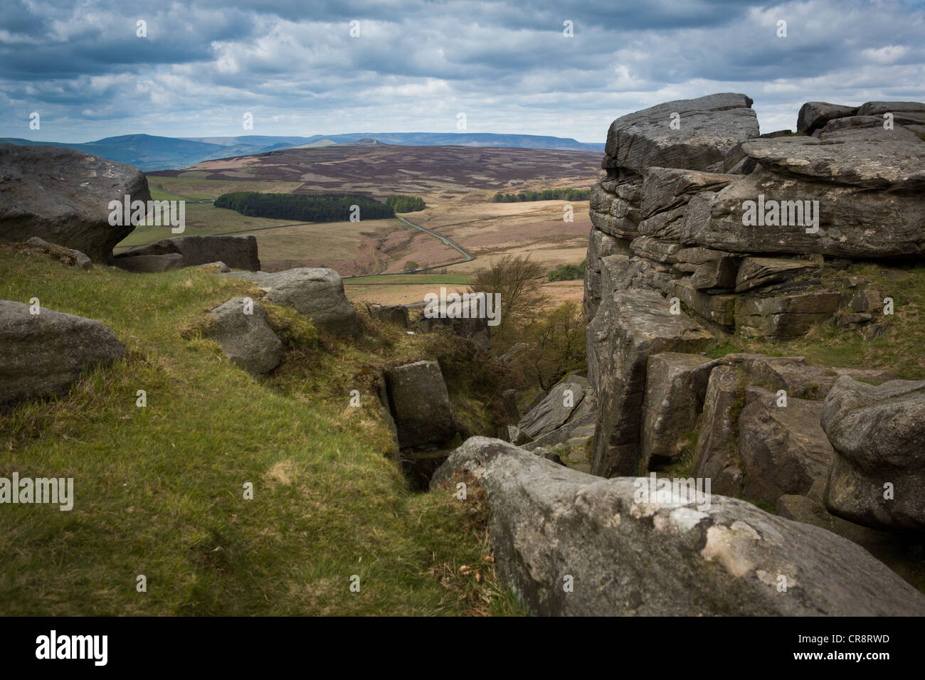 Stanage Edge in the Peak District. The longest gritstone edge in ...