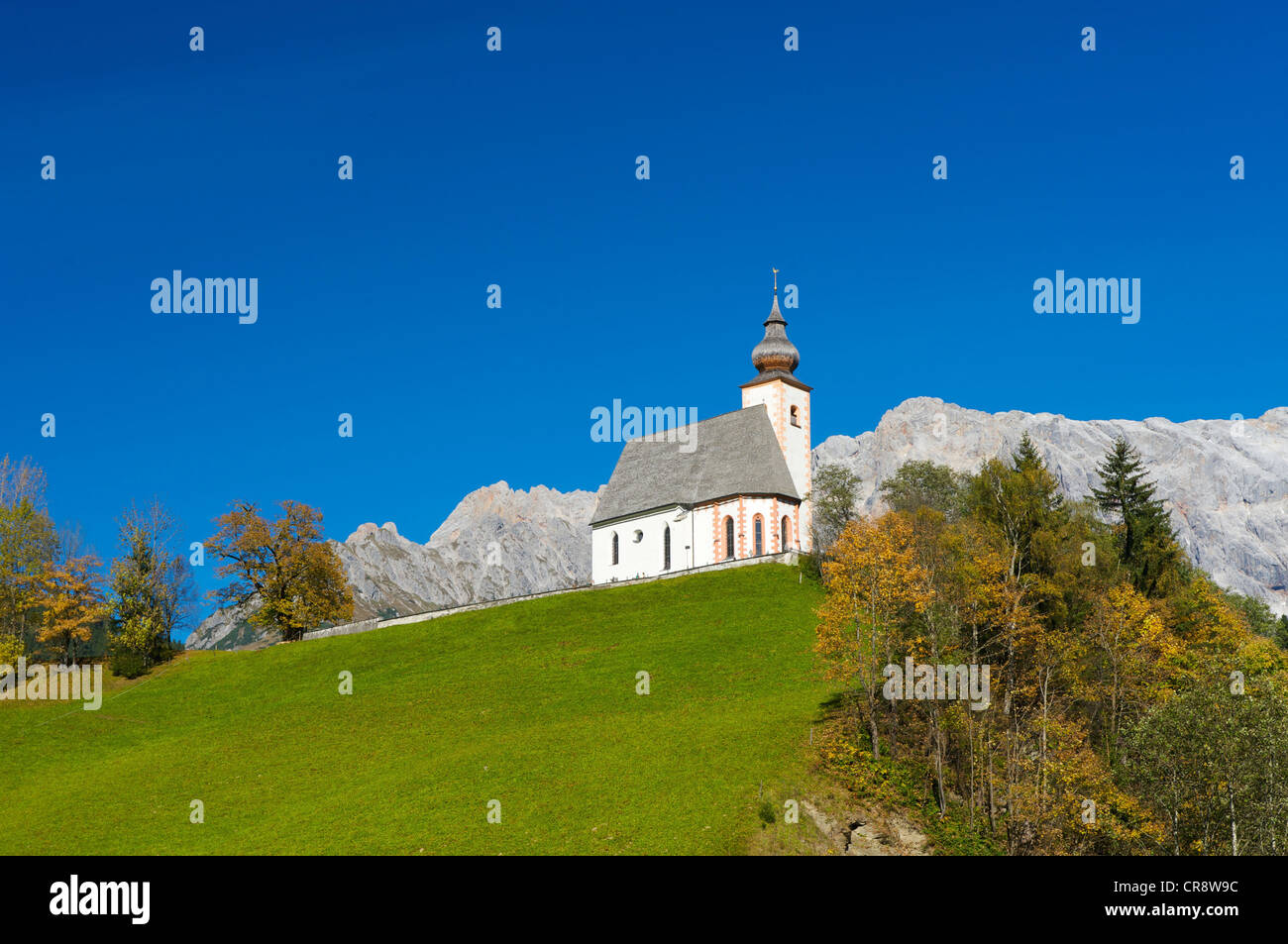 Chapel in Dienten, Hochkoenig mountain at the back, Pinzgau region ...