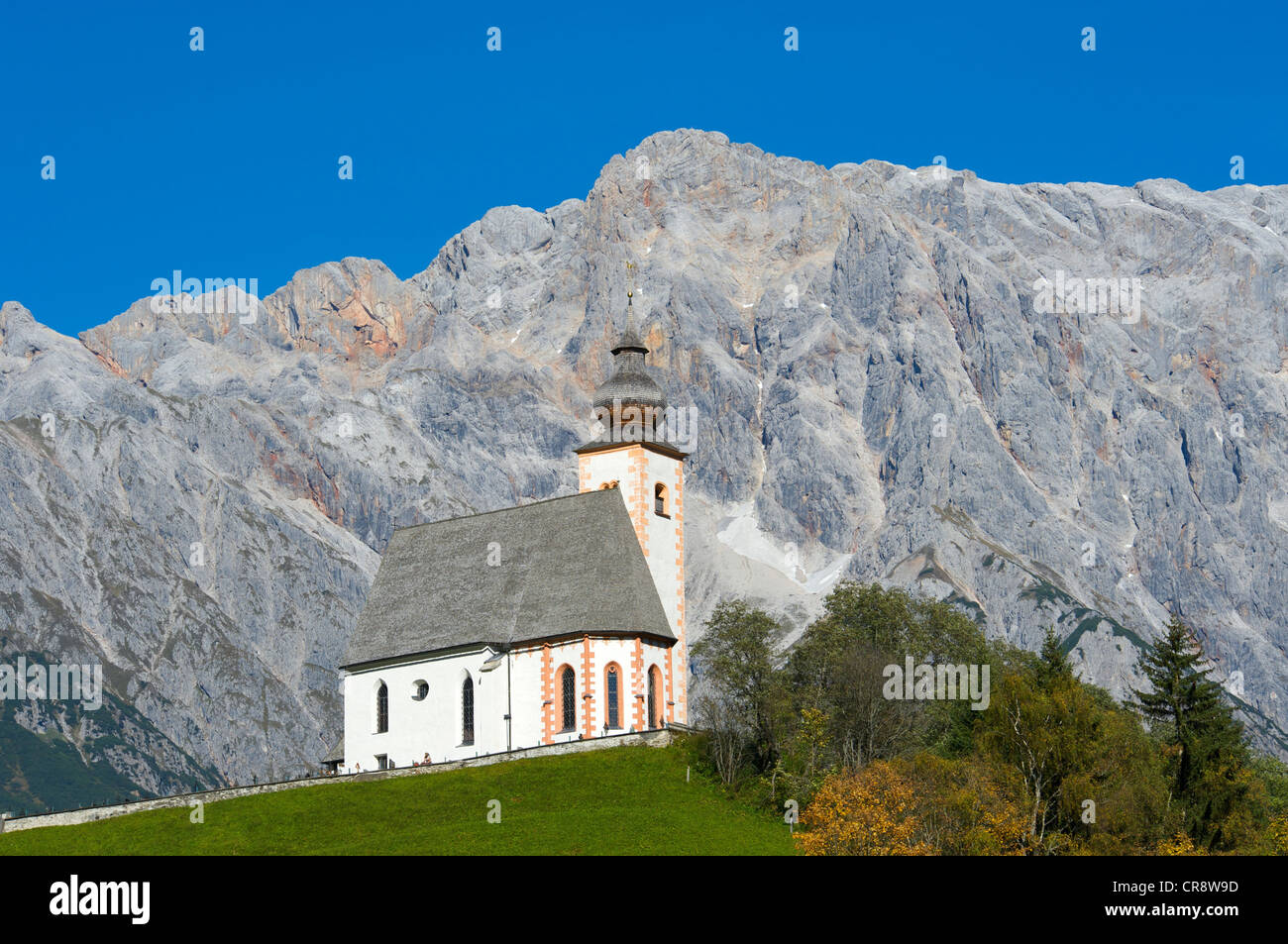 Chapel in Dienten, Hochkoenig mountain at the back, Pinzgau region ...