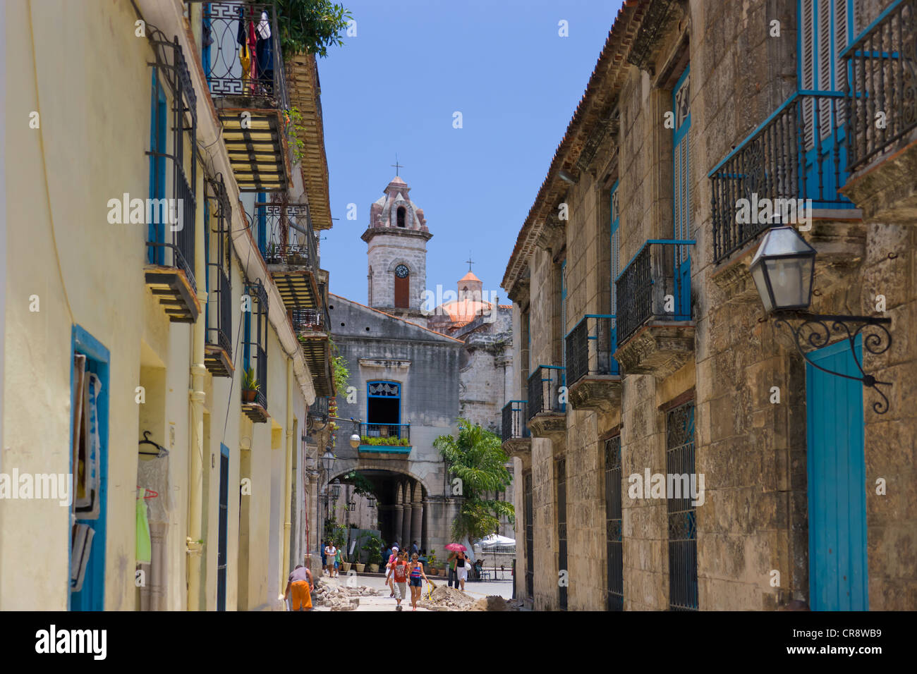 Historic havana cuba alley hi-res stock photography and images - Alamy