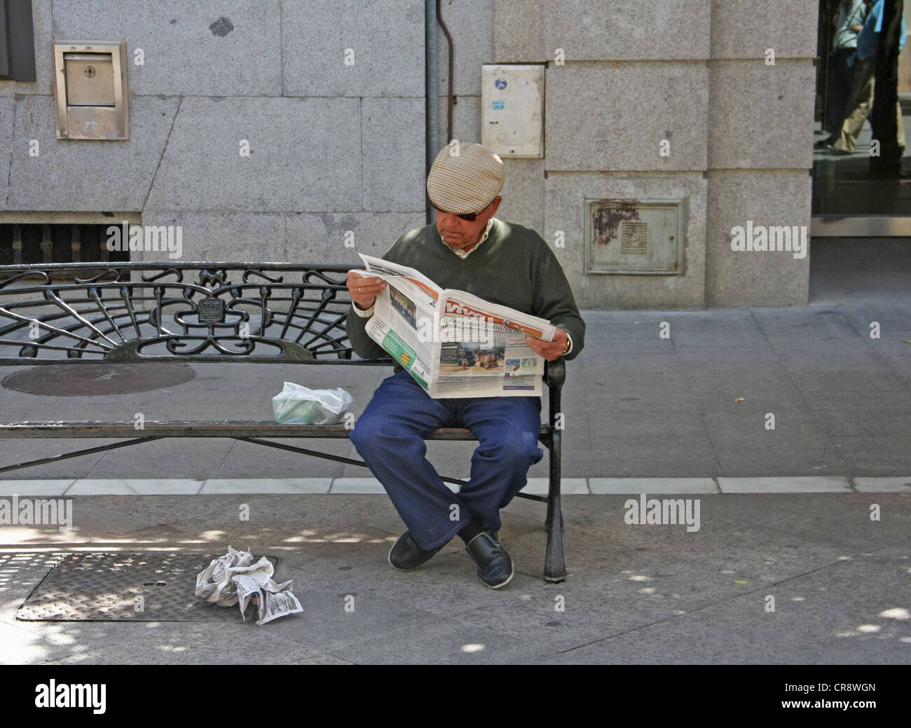 Newspaper spain front page hi-res stock photography and images - Alamy
