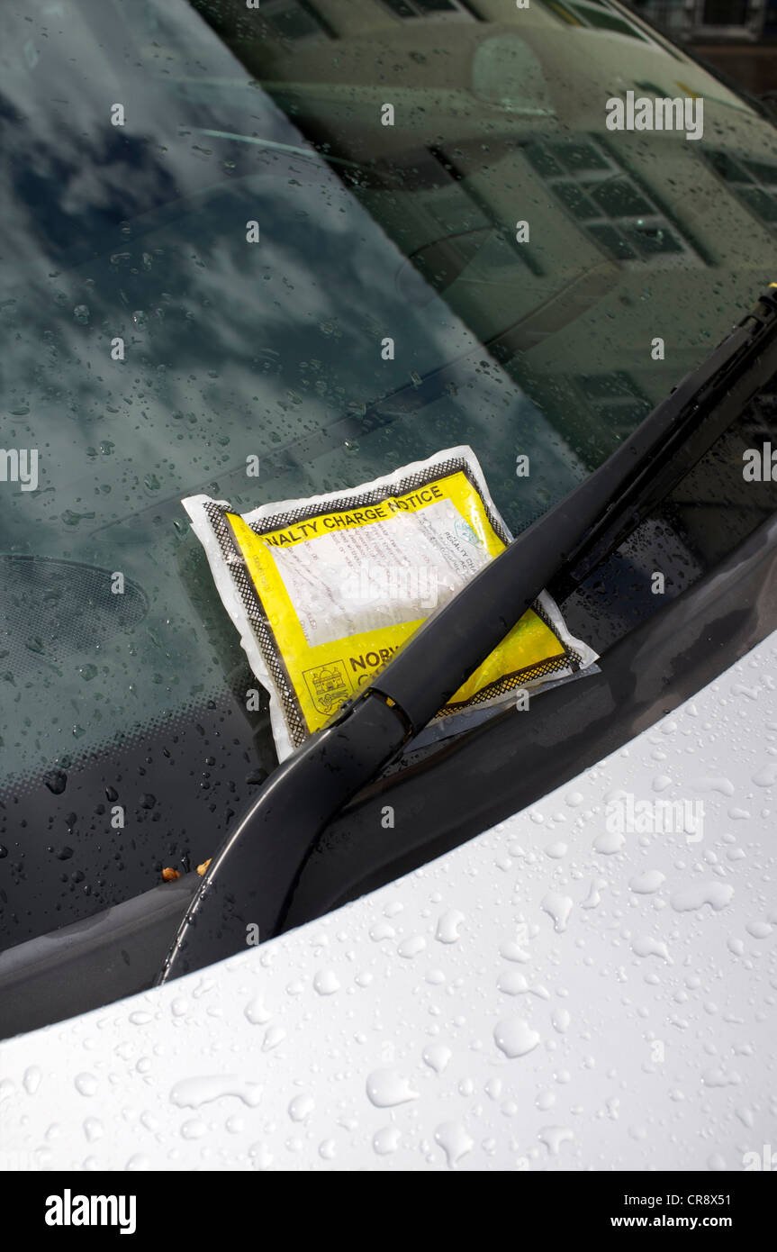 Car parking penalty charge notice hi-res stock photography and images ...