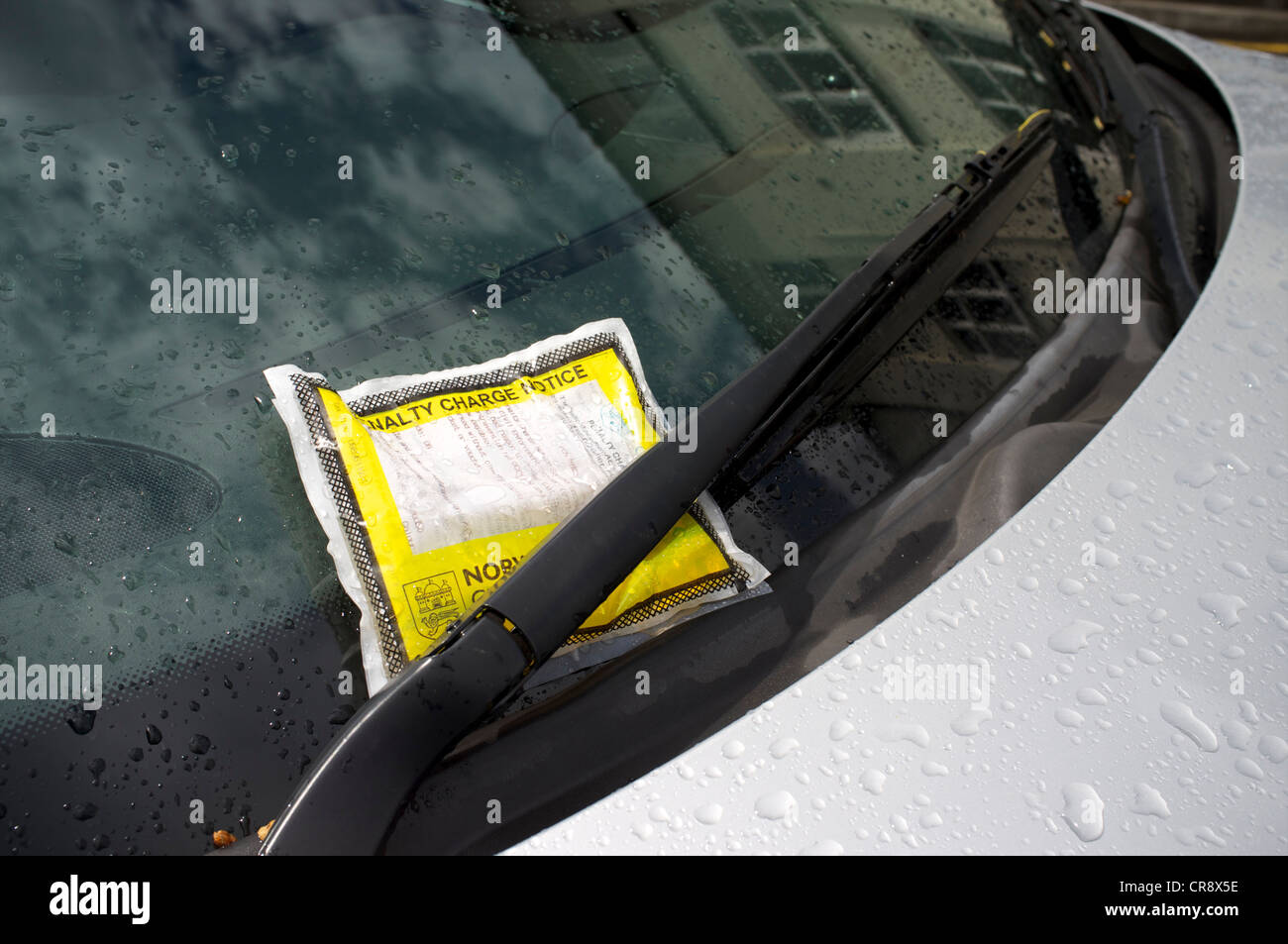 Car parking penalty charge notice hi-res stock photography and images ...