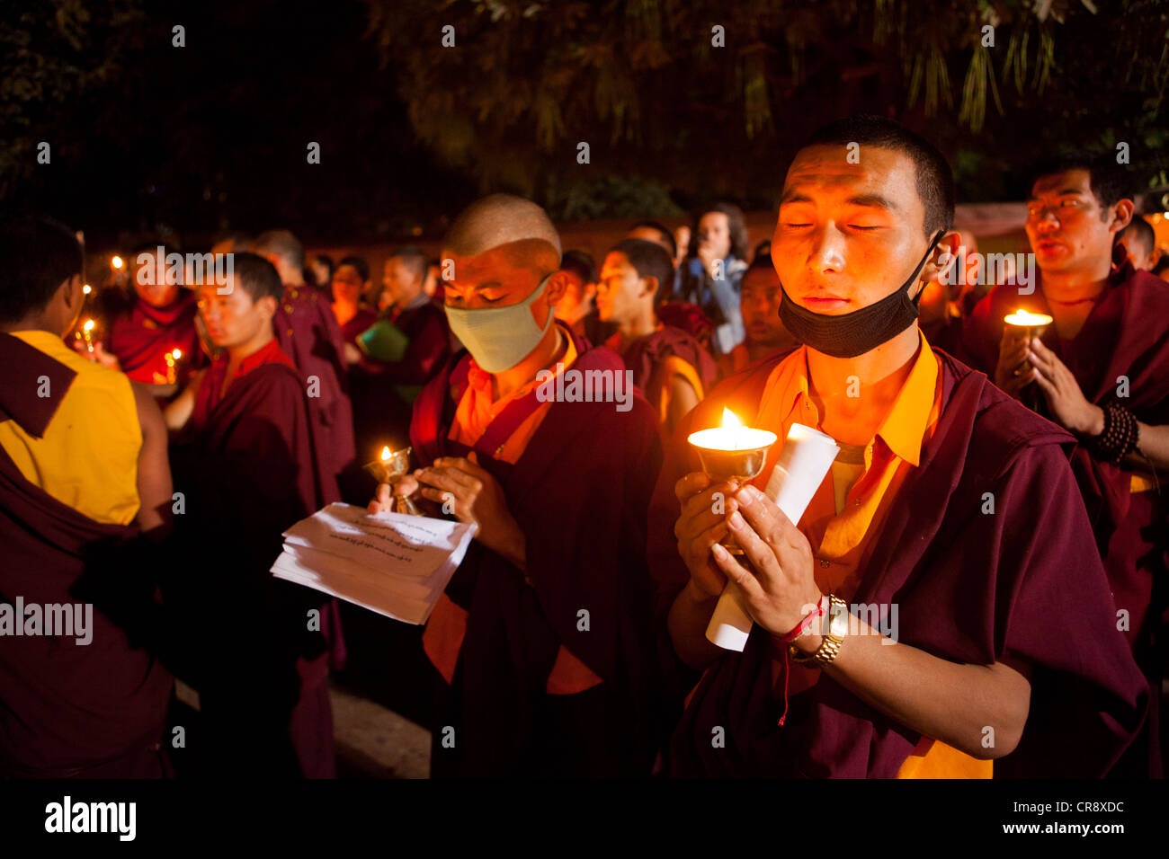 Pilgrims monks mahabodhi temple hi-res stock photography and images - Alamy