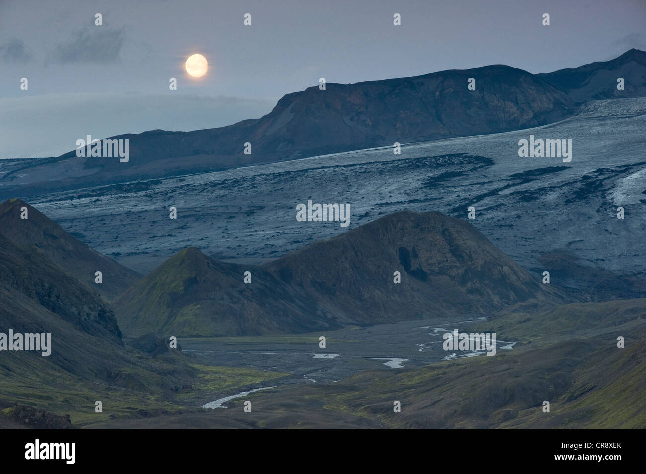 Moon rising over the Myrdalsjoekull glacier, Laugavegur hiking trail ...