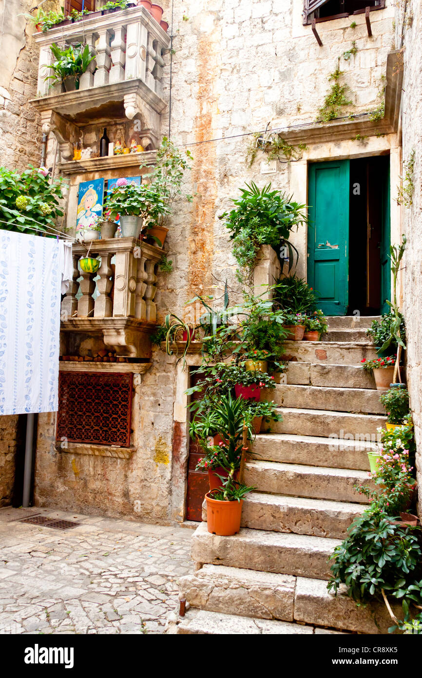 Croatian courtyard steps hi-res stock photography and images - Alamy