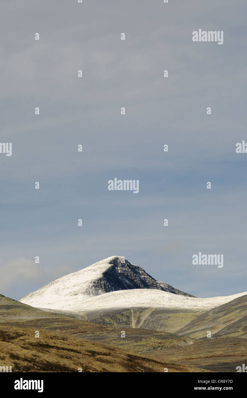 Summit of Hogronden Mountain, covered with snow, Rondane National Park ...