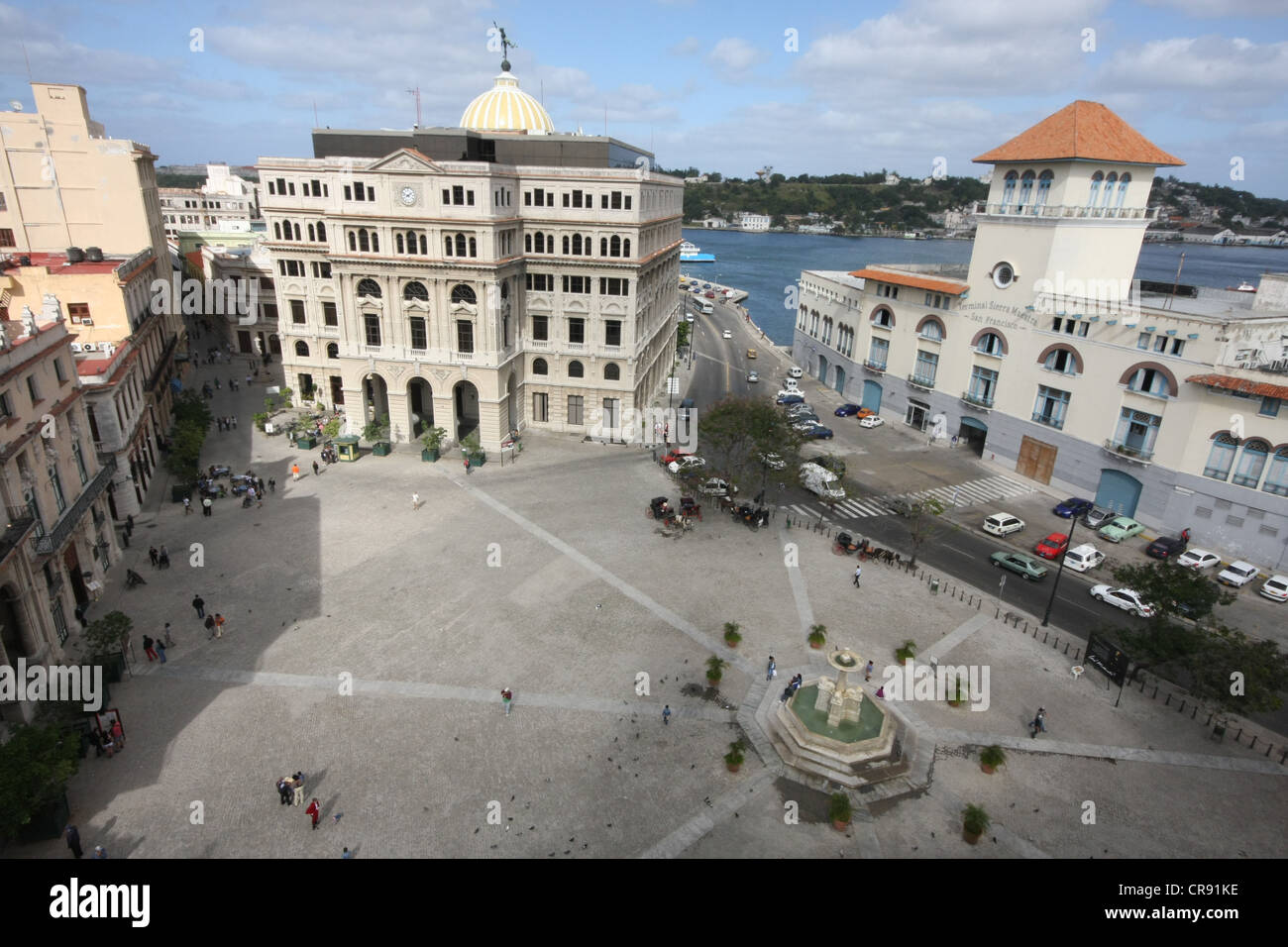 Square in Havana, Cuba Stock Photo - Alamy