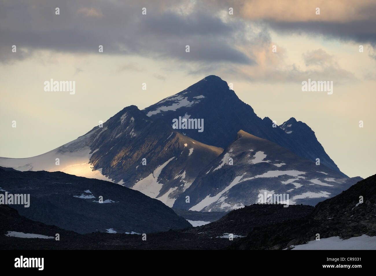 Jotunheimen national park, norway hi-res stock photography and images ...