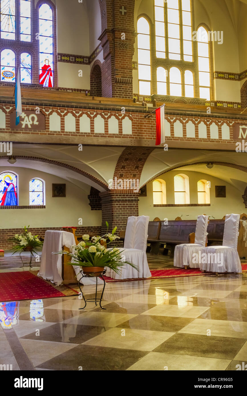 Empty church before wedding ceremony Stock Photo - Alamy