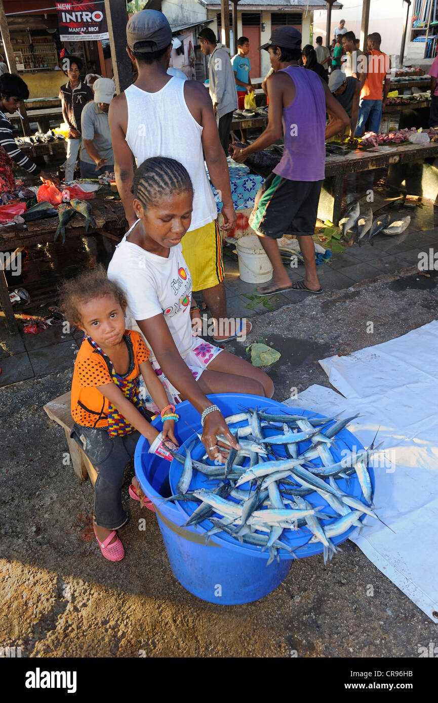 Woman fishmonger hi-res stock photography and images - Alamy