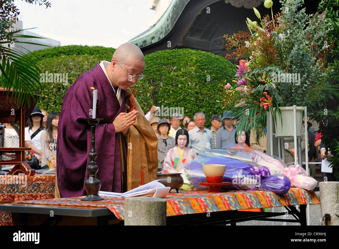 Buddhist memorial service hi-res stock photography and images - Alamy