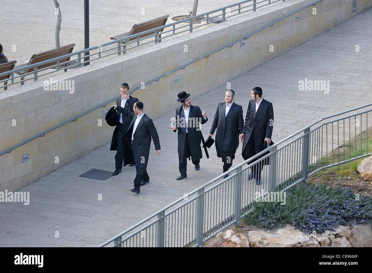 Jewish orthodox man walking hi-res stock photography and images - Alamy