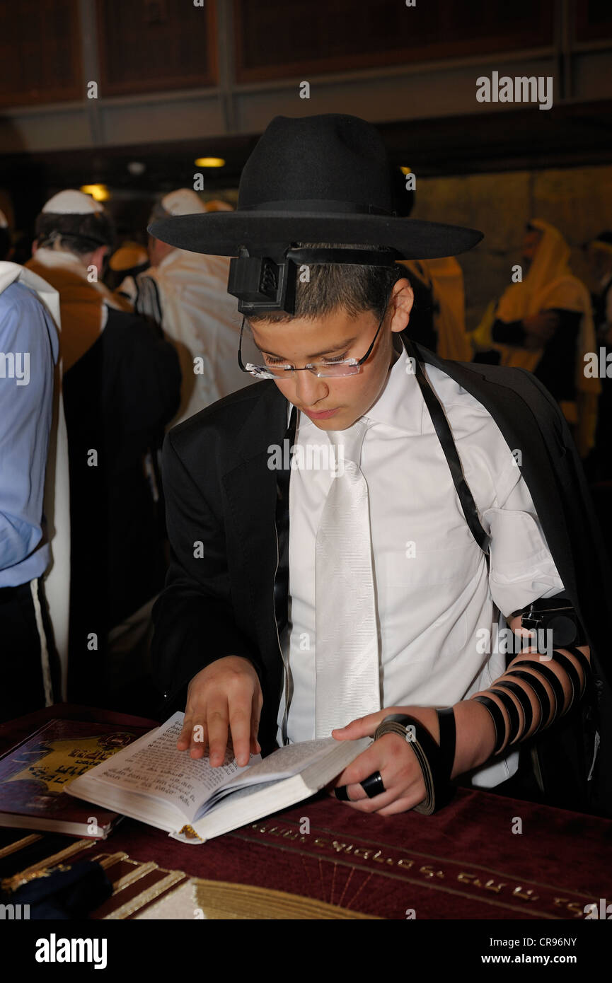 Jewish boy hi-res stock photography and images - Alamy