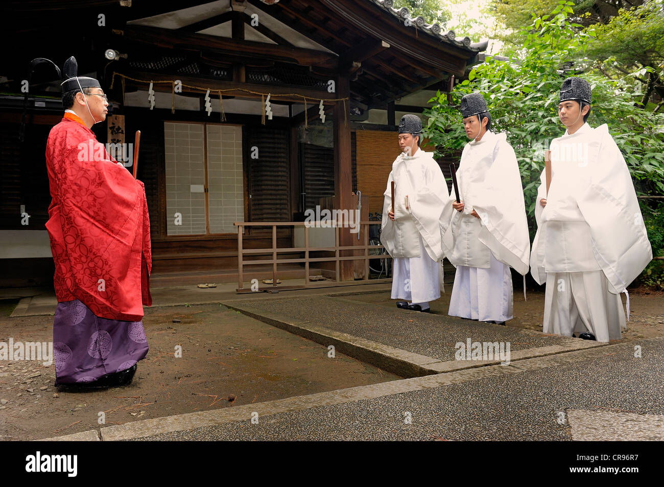 Shinto priests carrying scepters and wearing hats, Nashinoki Shrine ...
