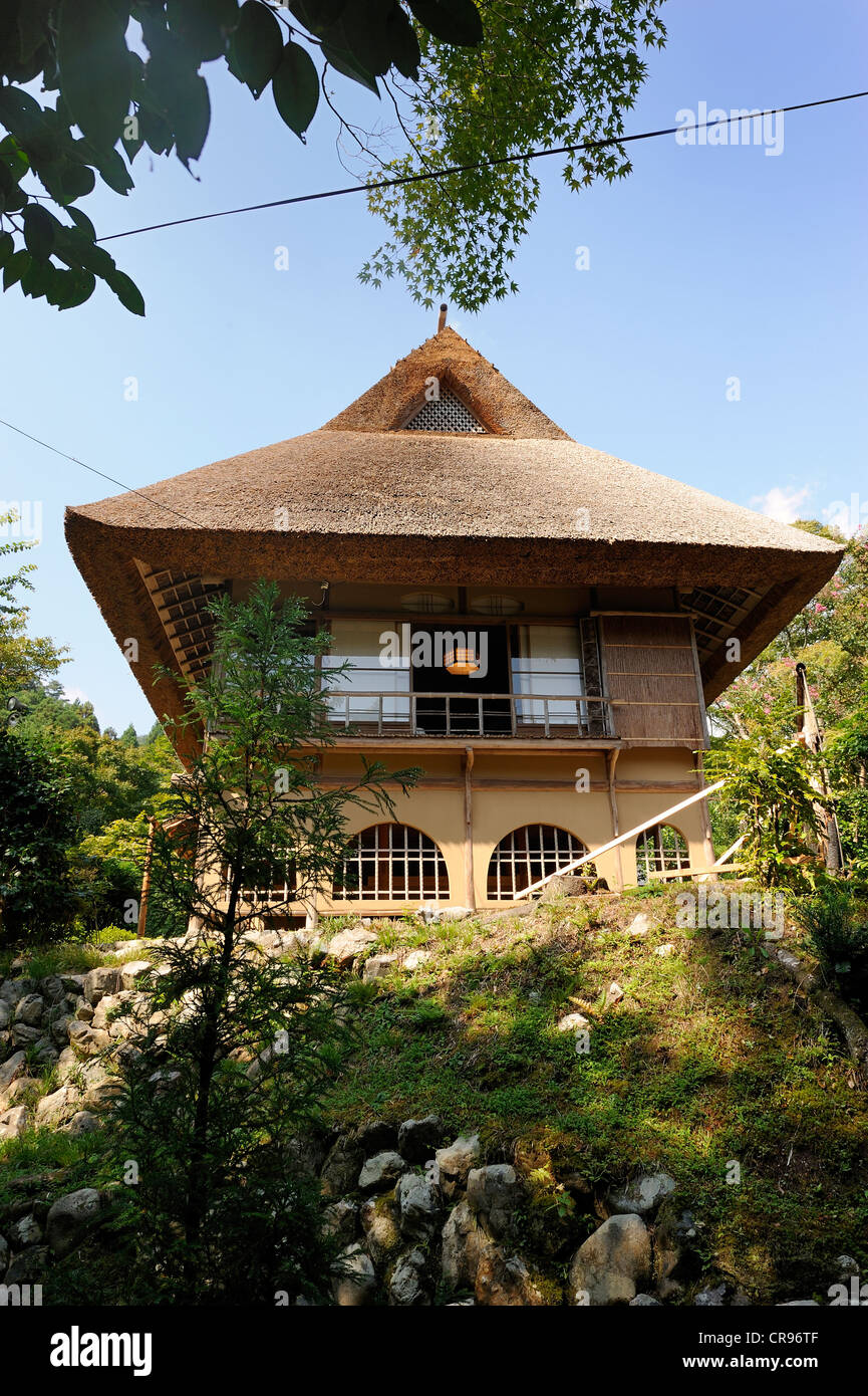 Thatched roof houses in japanese hi-res stock photography and images ...