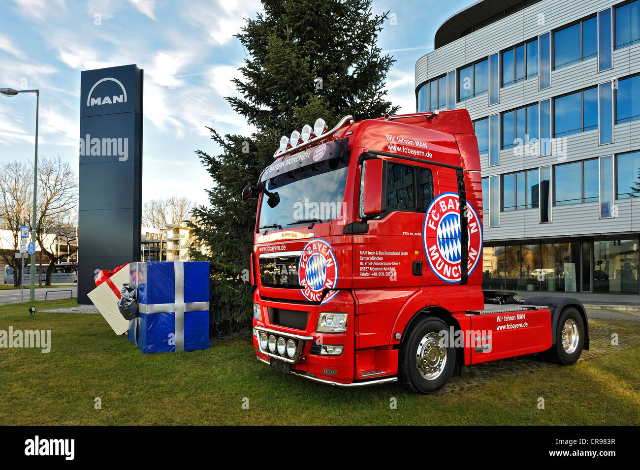MAN truck painted with FC Bavaria advertising, Dachauer Strasse 667 ...
