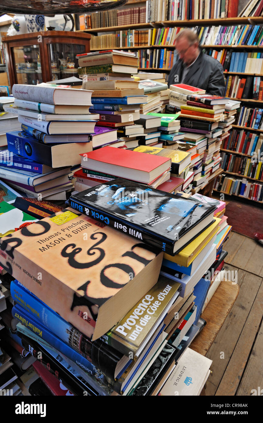 Old books stalls hi-res stock photography and images - Alamy