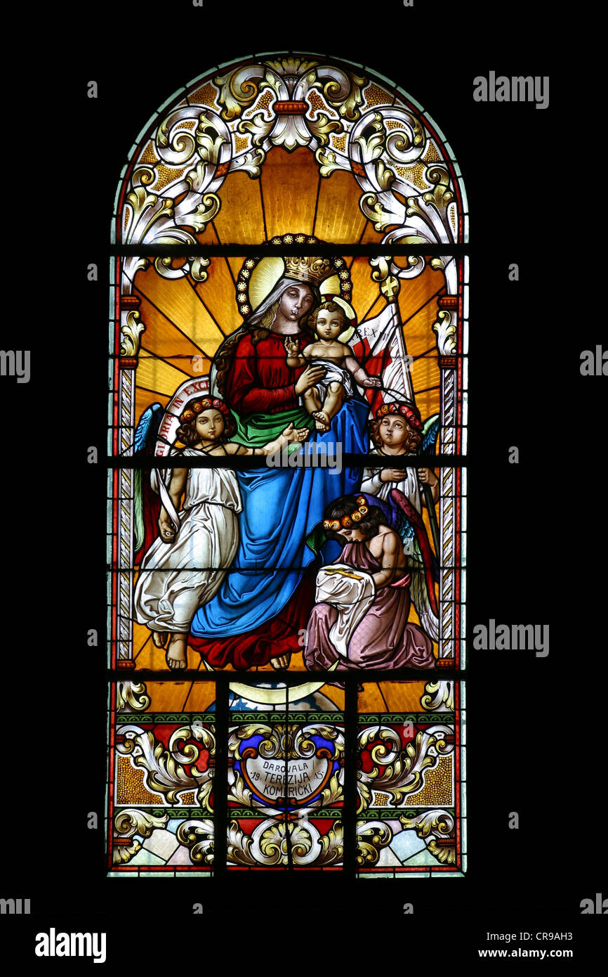 Virgin Mary with baby Jesus and angels Stock Photo - Alamy