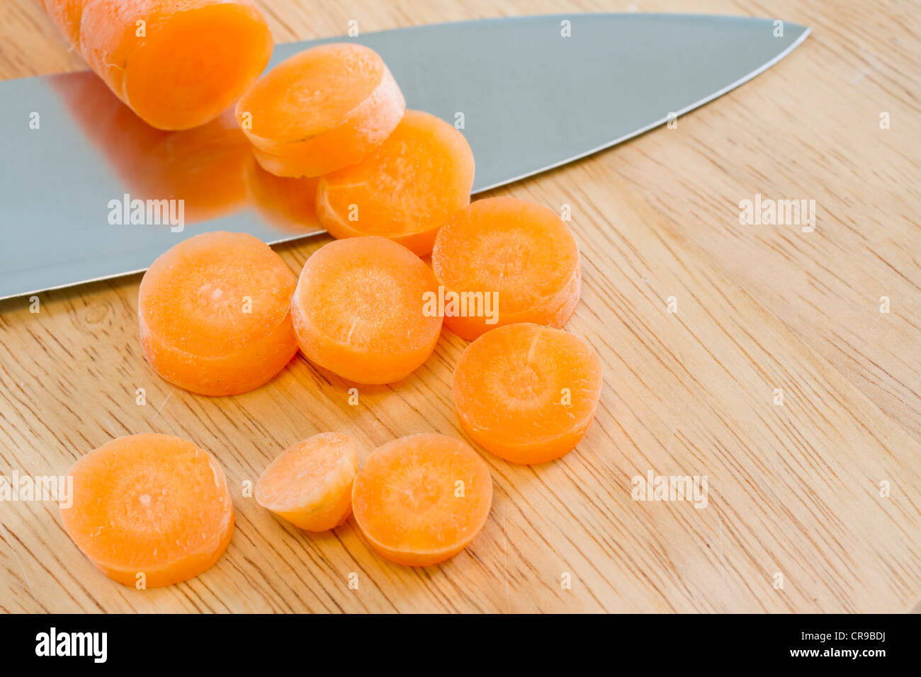 Sliced carrots on chopping block Stock Photo - Alamy