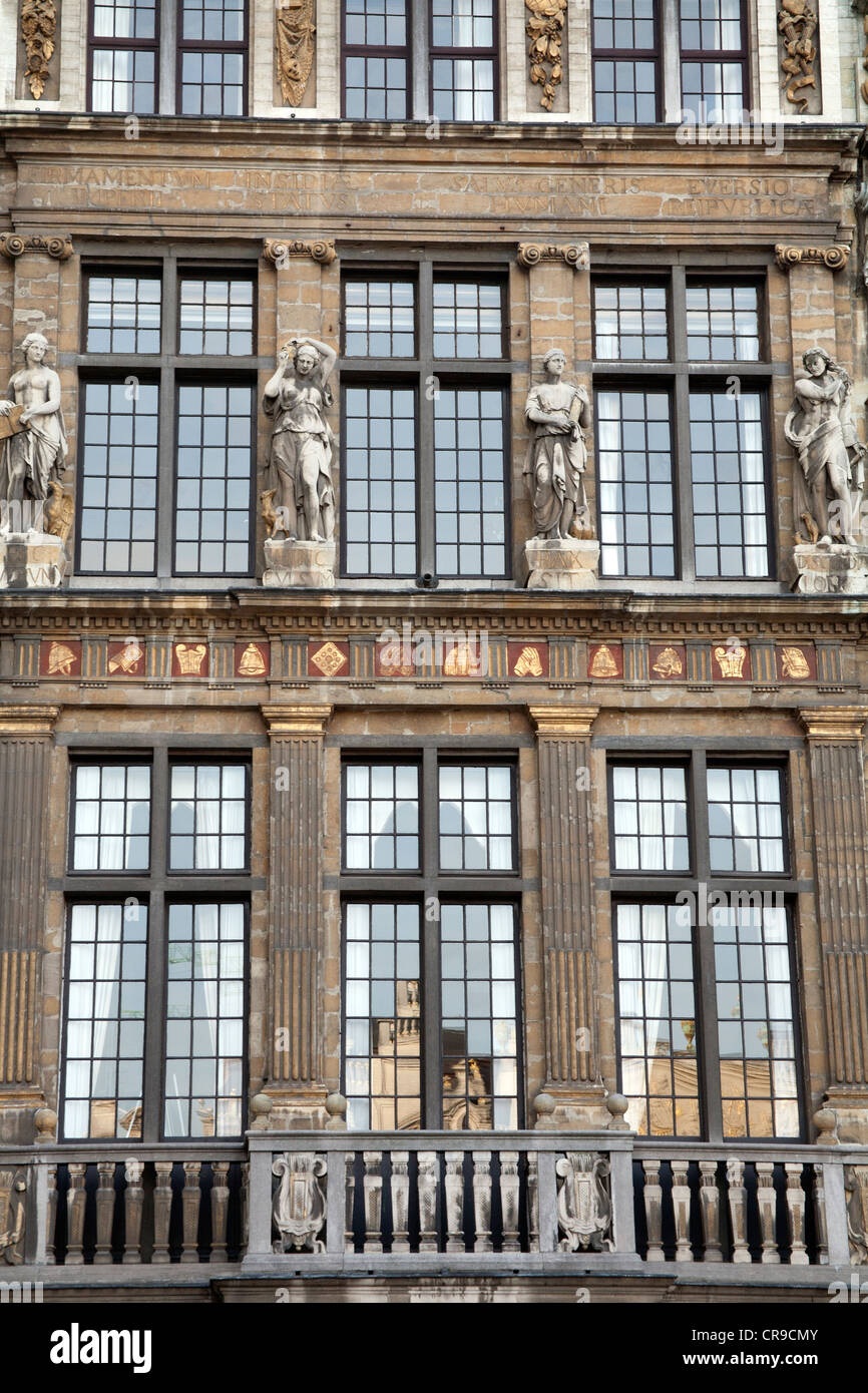Medieval guildhall hi-res stock photography and images - Alamy