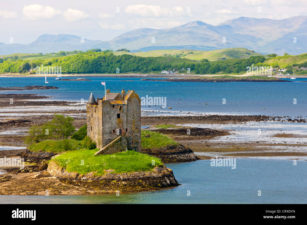 Castle stalker hi-res stock photography and images - Alamy