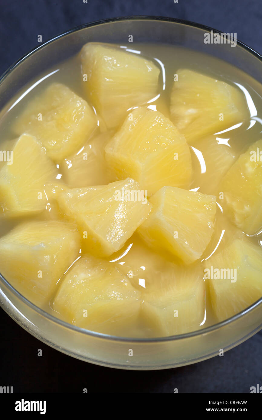 Pineapples chunks hi-res stock photography and images - Alamy