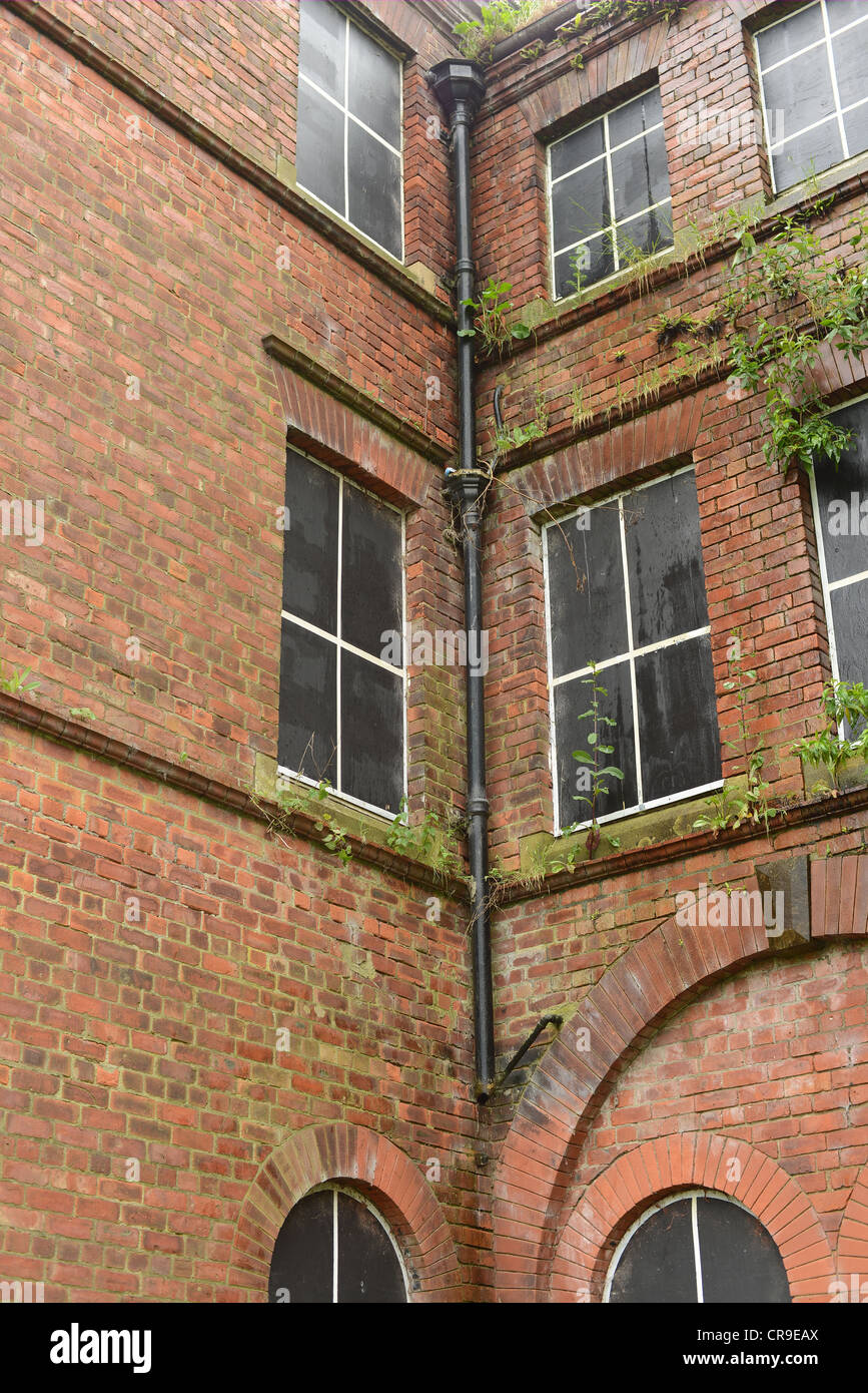 Rundown school building hi-res stock photography and images - Alamy