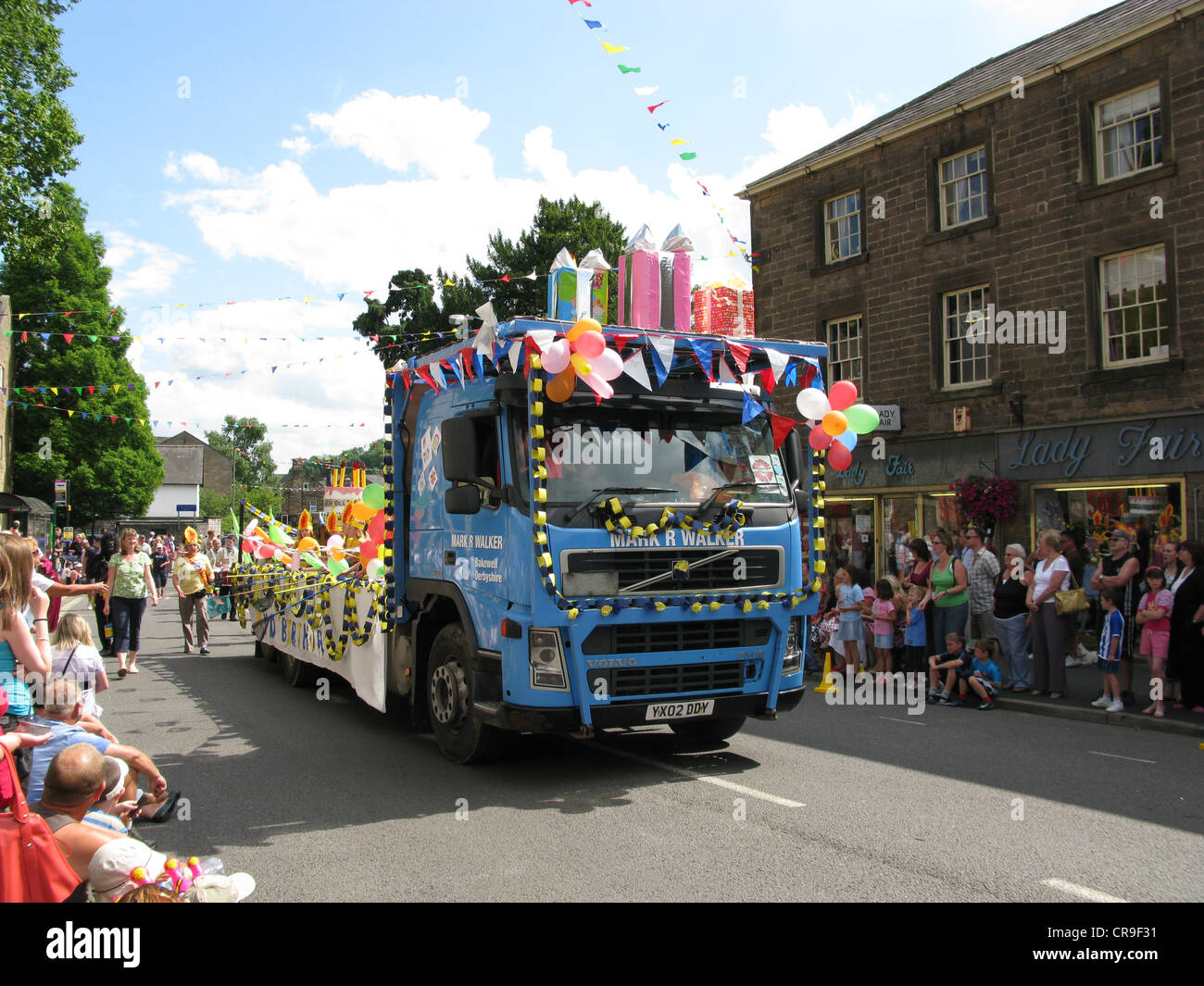 Bakewell carnival parade in Derbyshire 2009. Crowds line streets to see ...