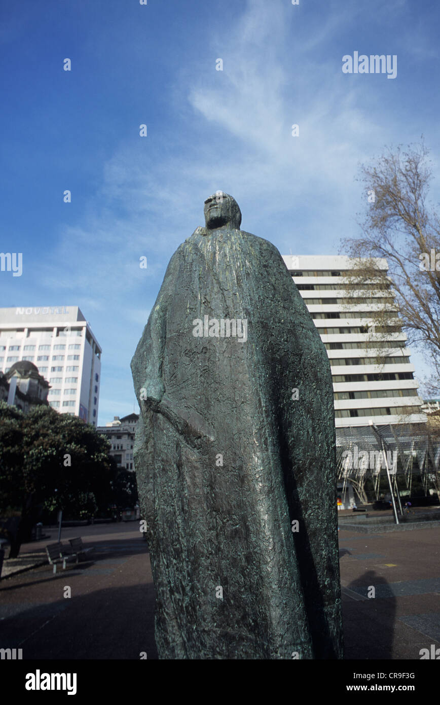 New Zealand, Auckland, Maori statue in Queen ELizabeth II square Stock ...