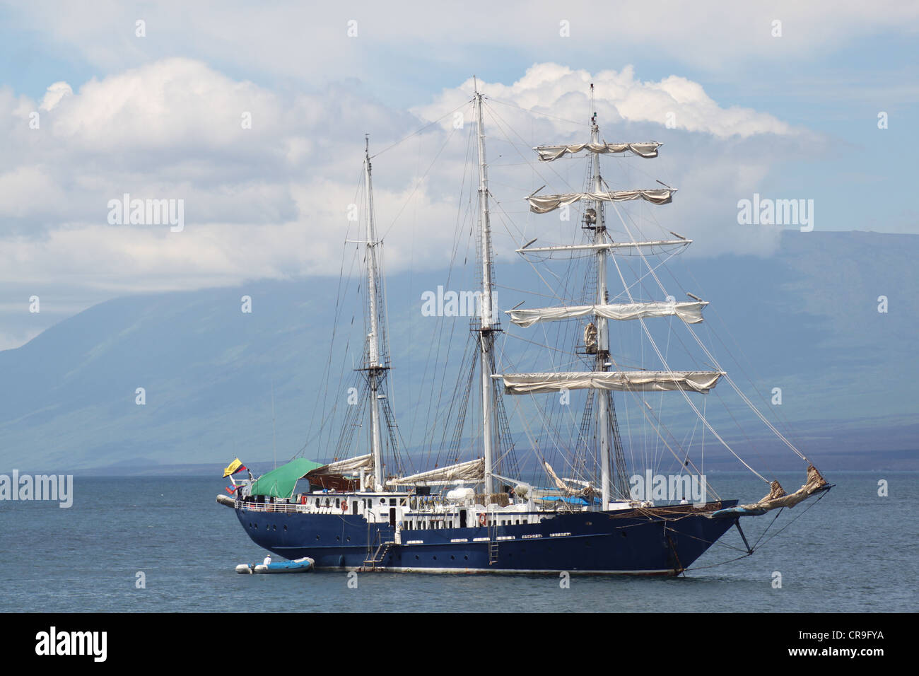 Old fashioned sailing ship hi-res stock photography and images - Alamy