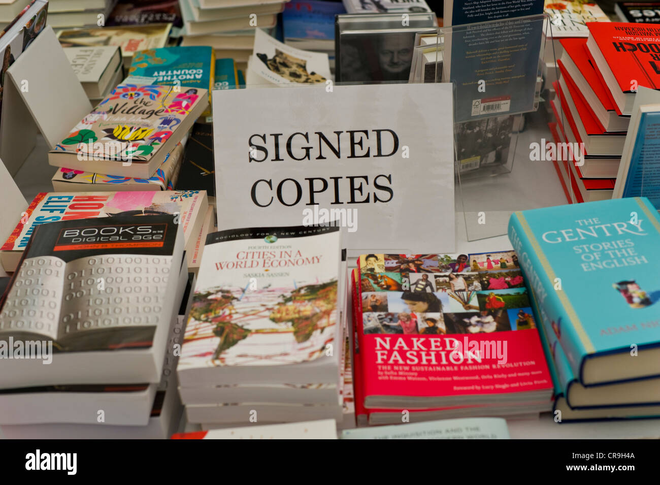 Signed editions hi-res stock photography and images - Alamy