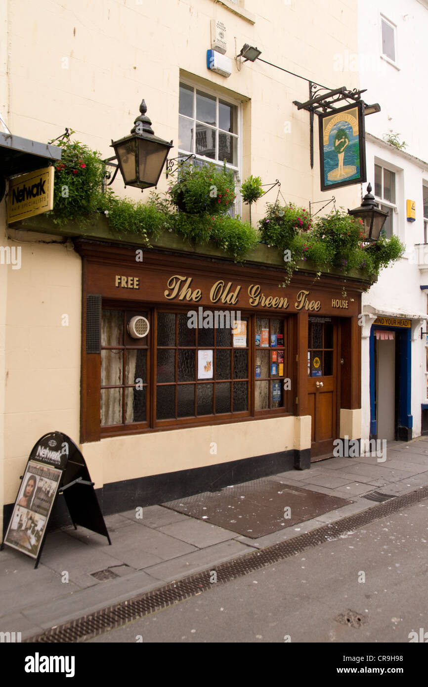 Old green tree bath hi-res stock photography and images - Alamy