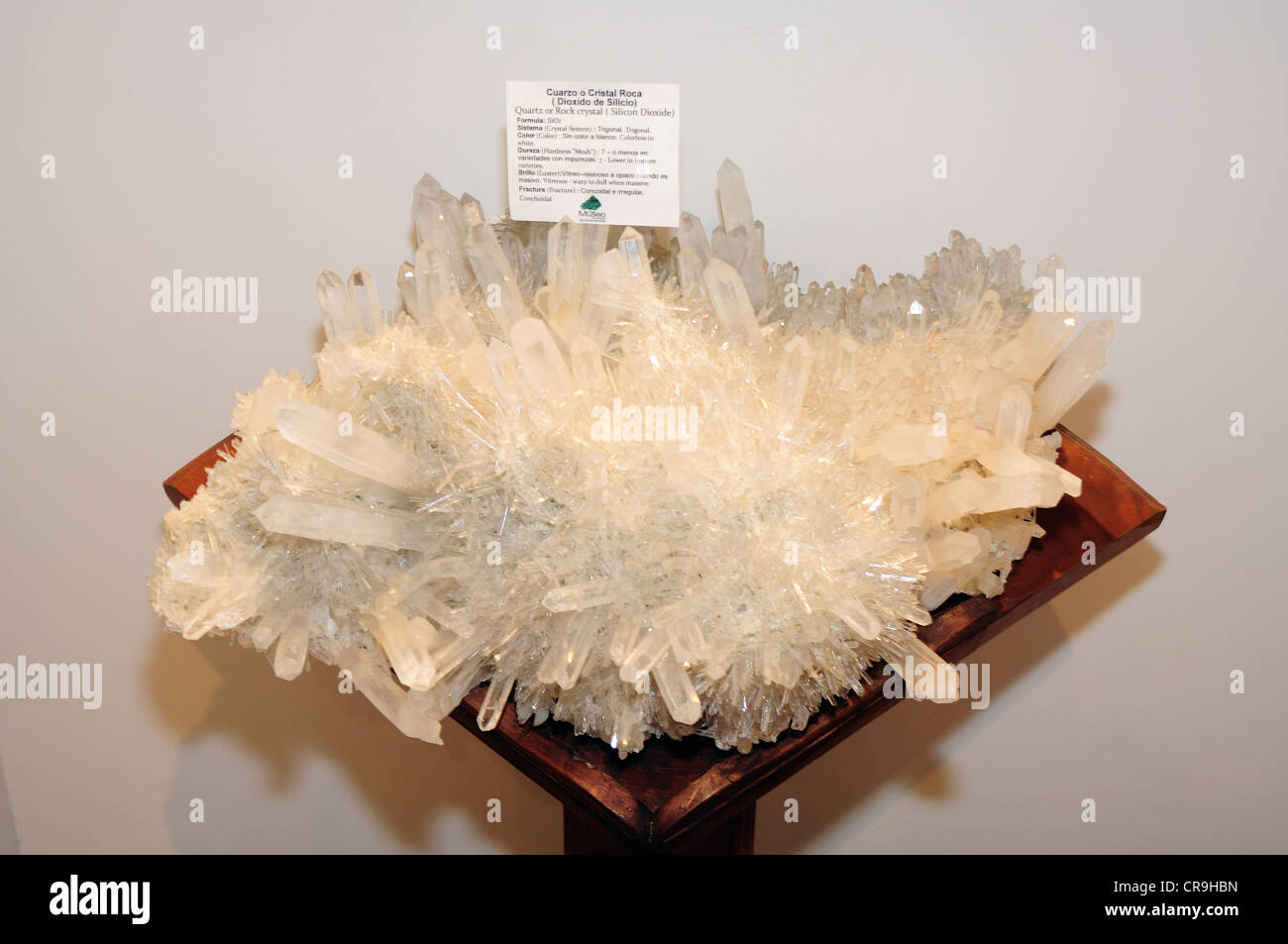 Emerald gemstone museum hi-res stock photography and images - Alamy