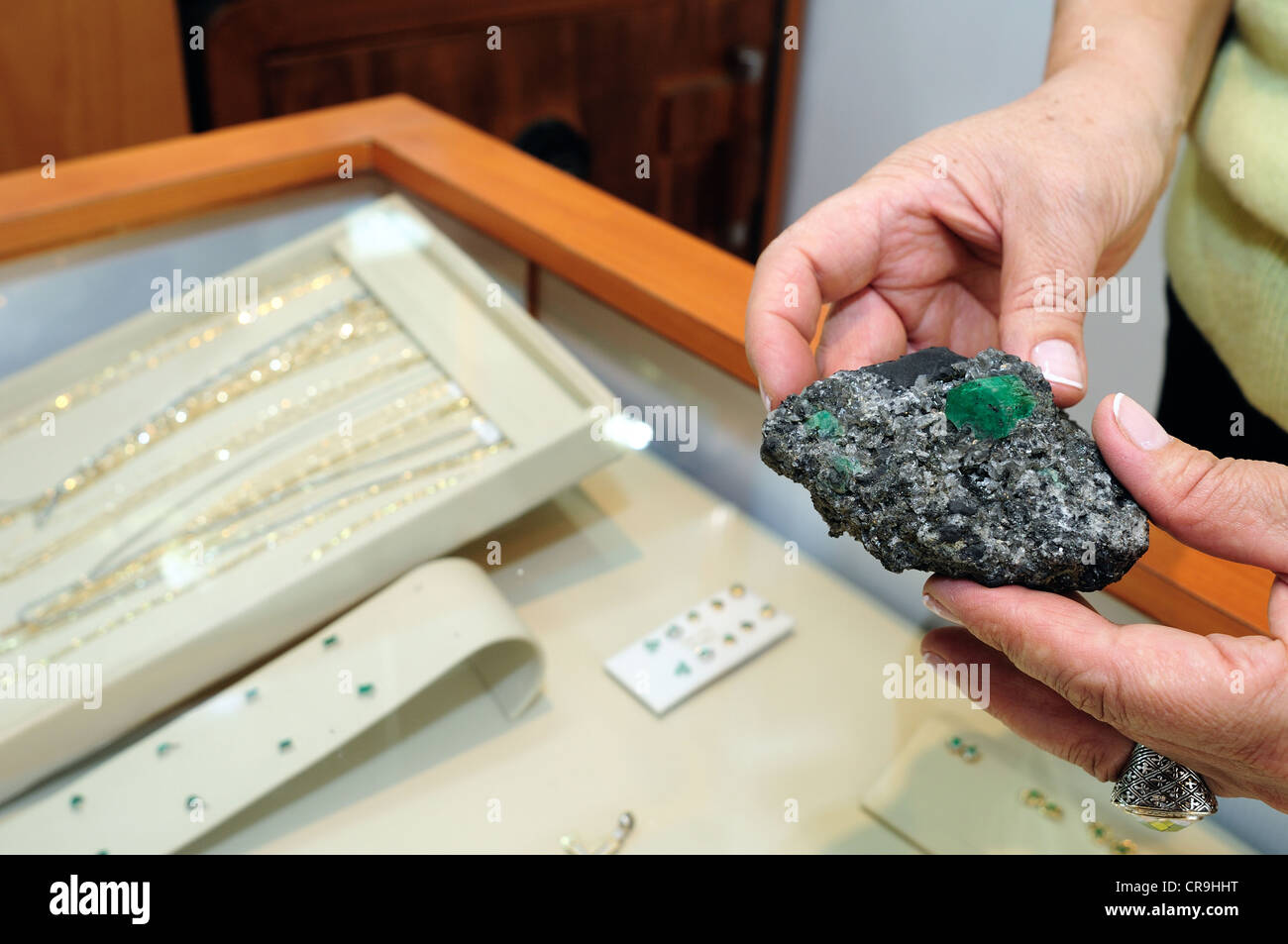 Emerald gemstone museum hi-res stock photography and images - Alamy