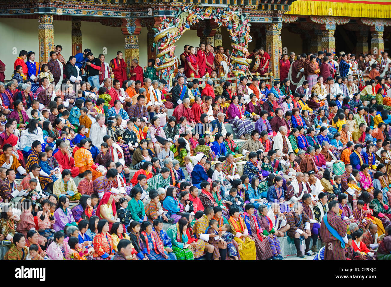 Autumn tsechu festival at trashi chhoe dzong hi-res stock photography ...
