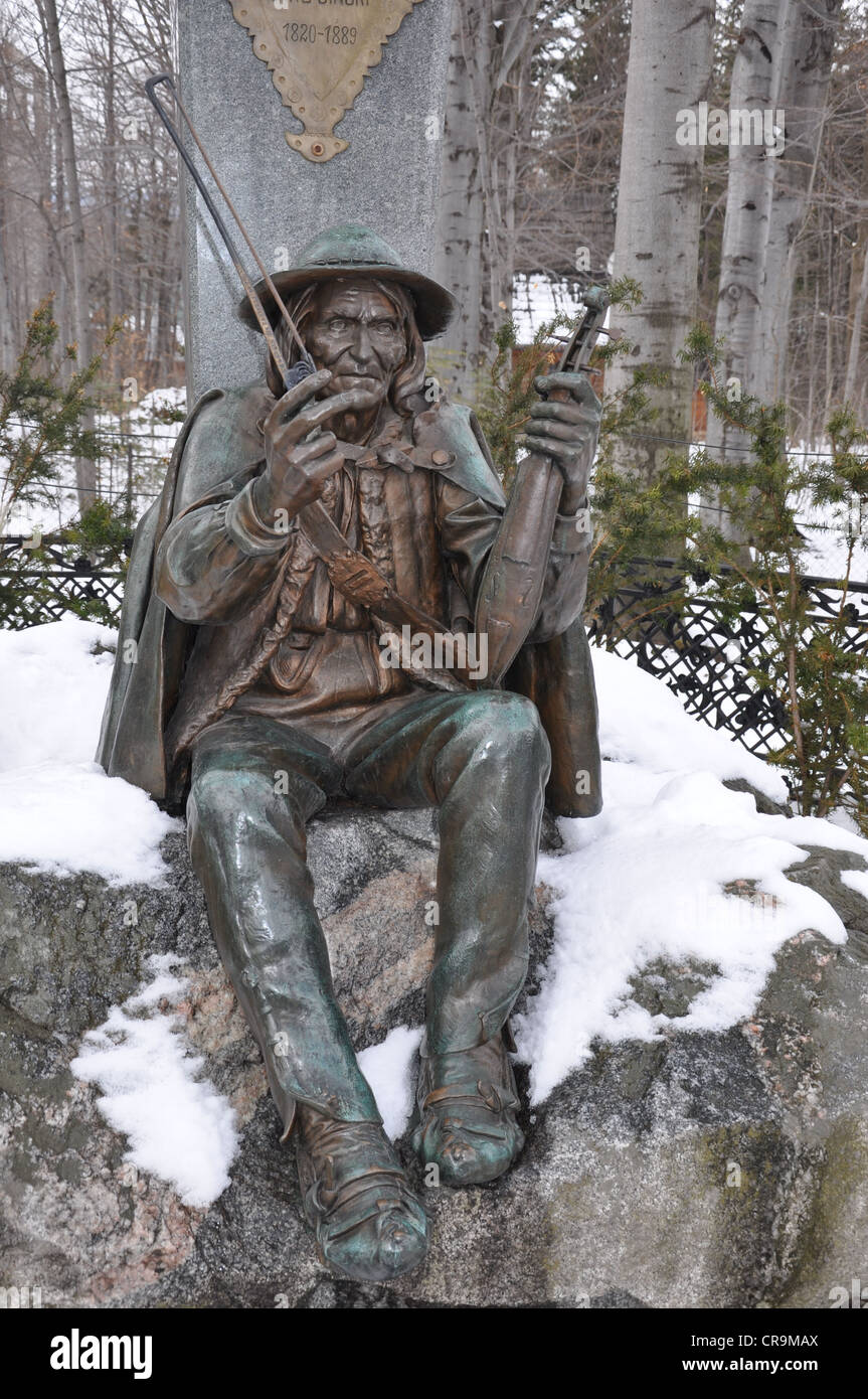 Highlander statue hi-res stock photography and images - Alamy